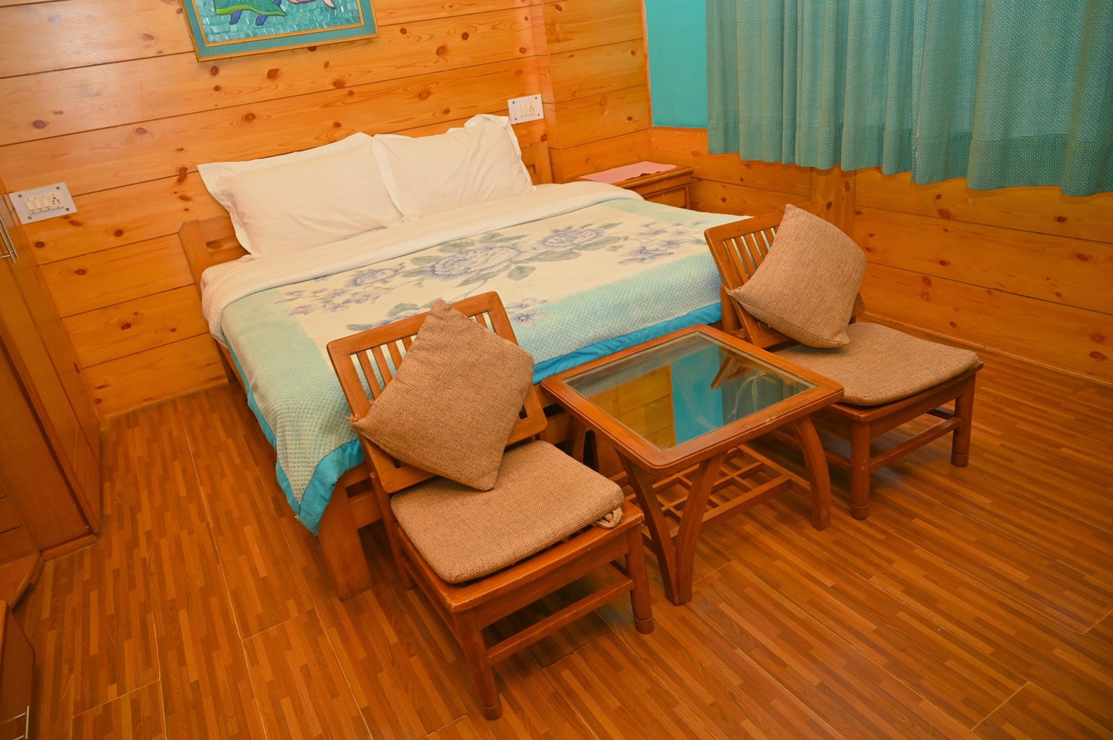 Holiday Cottages in Kullu Manali with Wooden Interiors - Sojourn Cottage