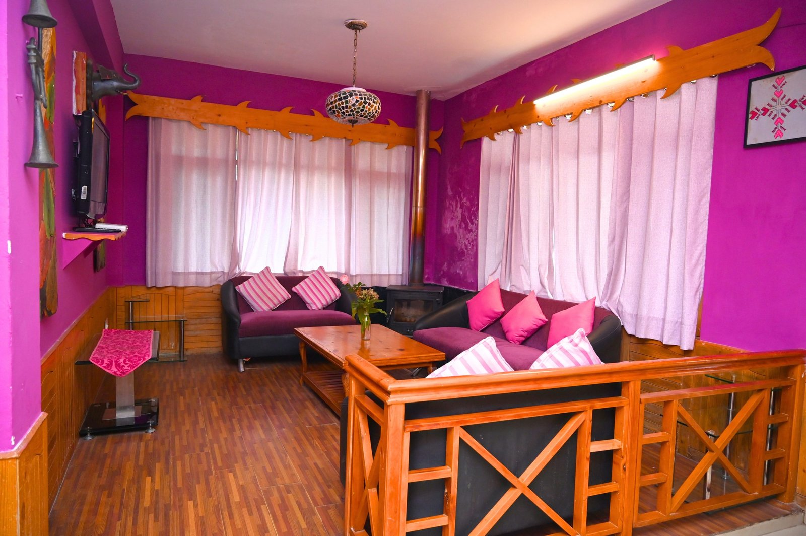Holiday Cottages in Kullu Manali with Wooden Interiors - Sojourn Cottage