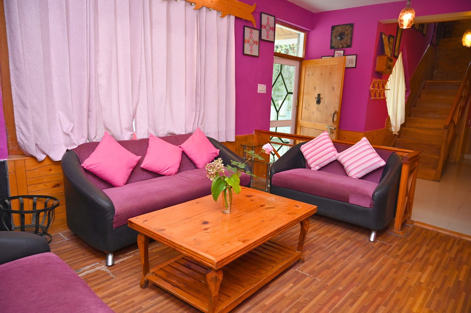 Holiday Cottages in Kullu Manali with Wooden Interiors - Sojourn Cottage