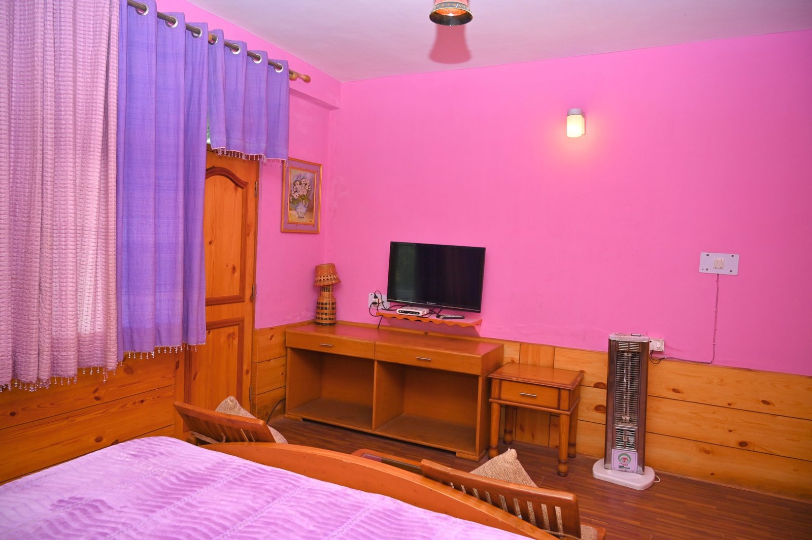Holiday Cottages in Kullu Manali with Wooden Interiors - Sojourn Cottage