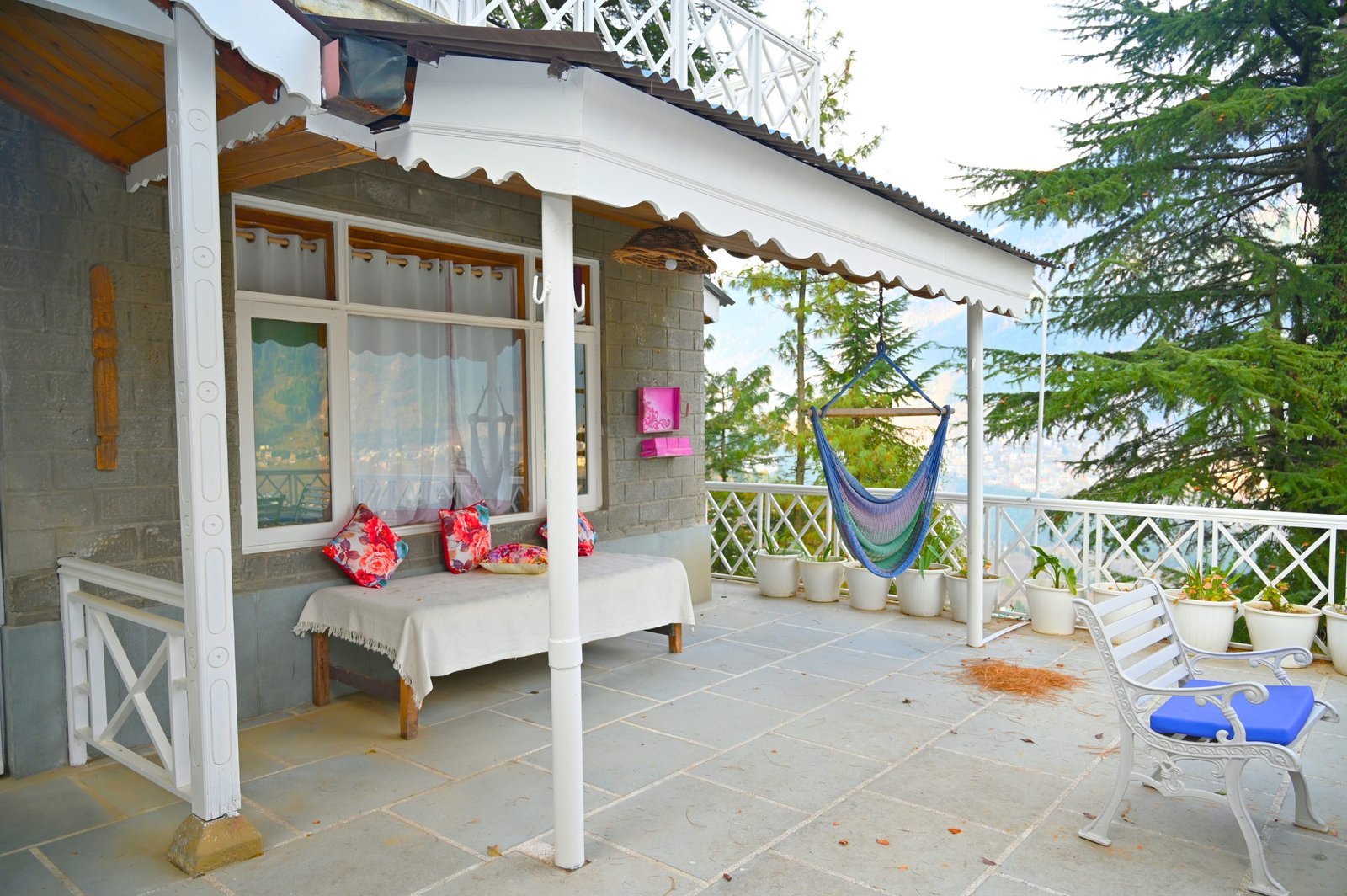 Holiday Cottages in Kullu Manali with Wooden Interiors - Sojourn Cottage