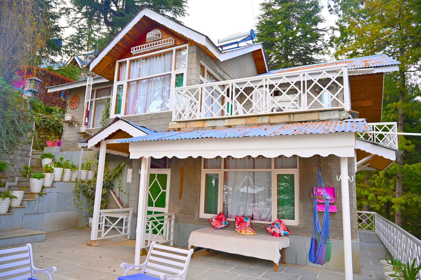 Holiday Cottages in Kullu Manali with Wooden Interiors - Sojourn Cottage